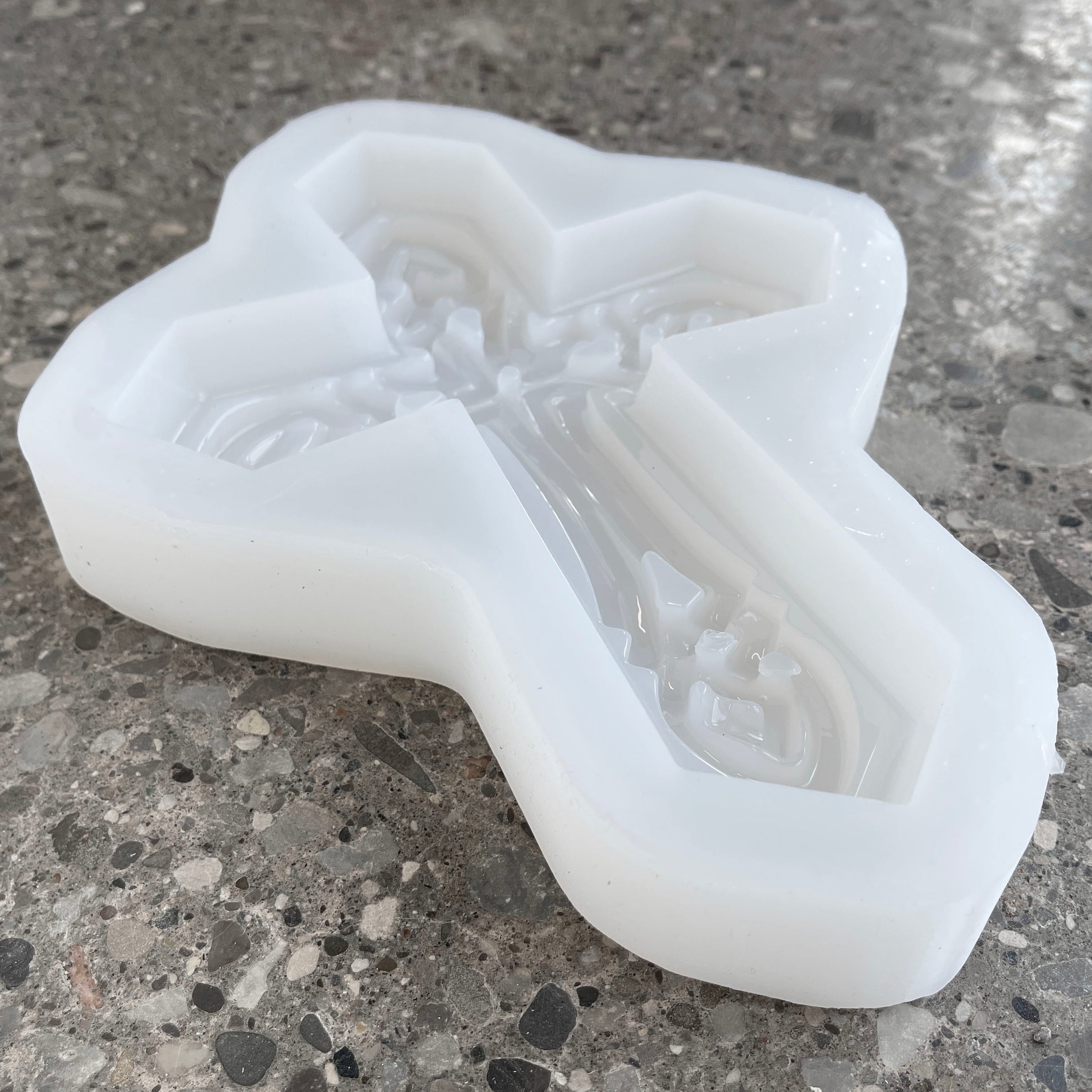 8x6x1" Celtic Cross Silicone Mold — Crafted Elements